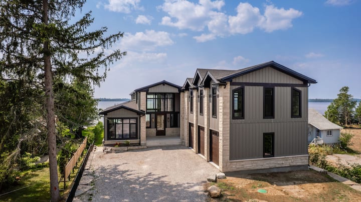 Exclusive Lakefront Retreat In Kawartha - Rosedale