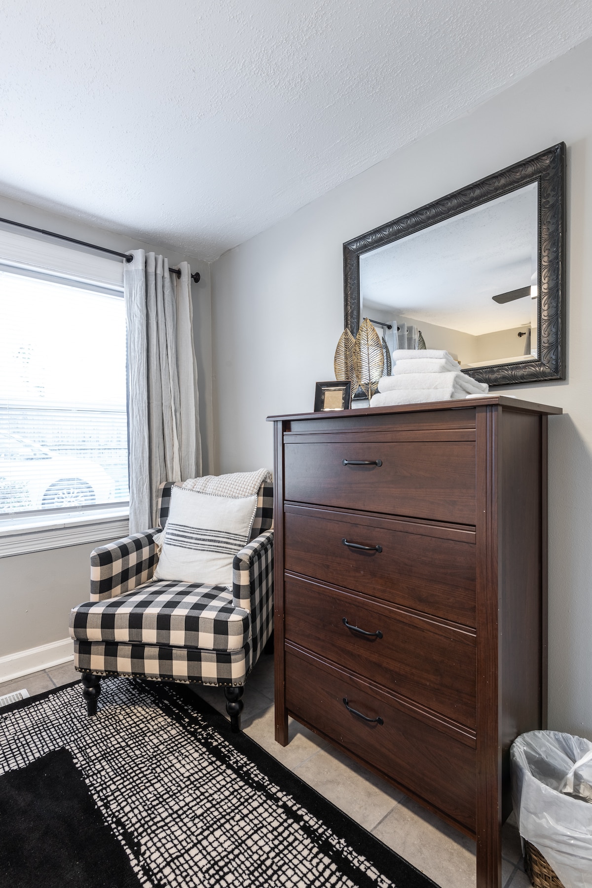 2 bed / 1 Bath Ground Level Apt in Triplex - Apartments for Rent in ...