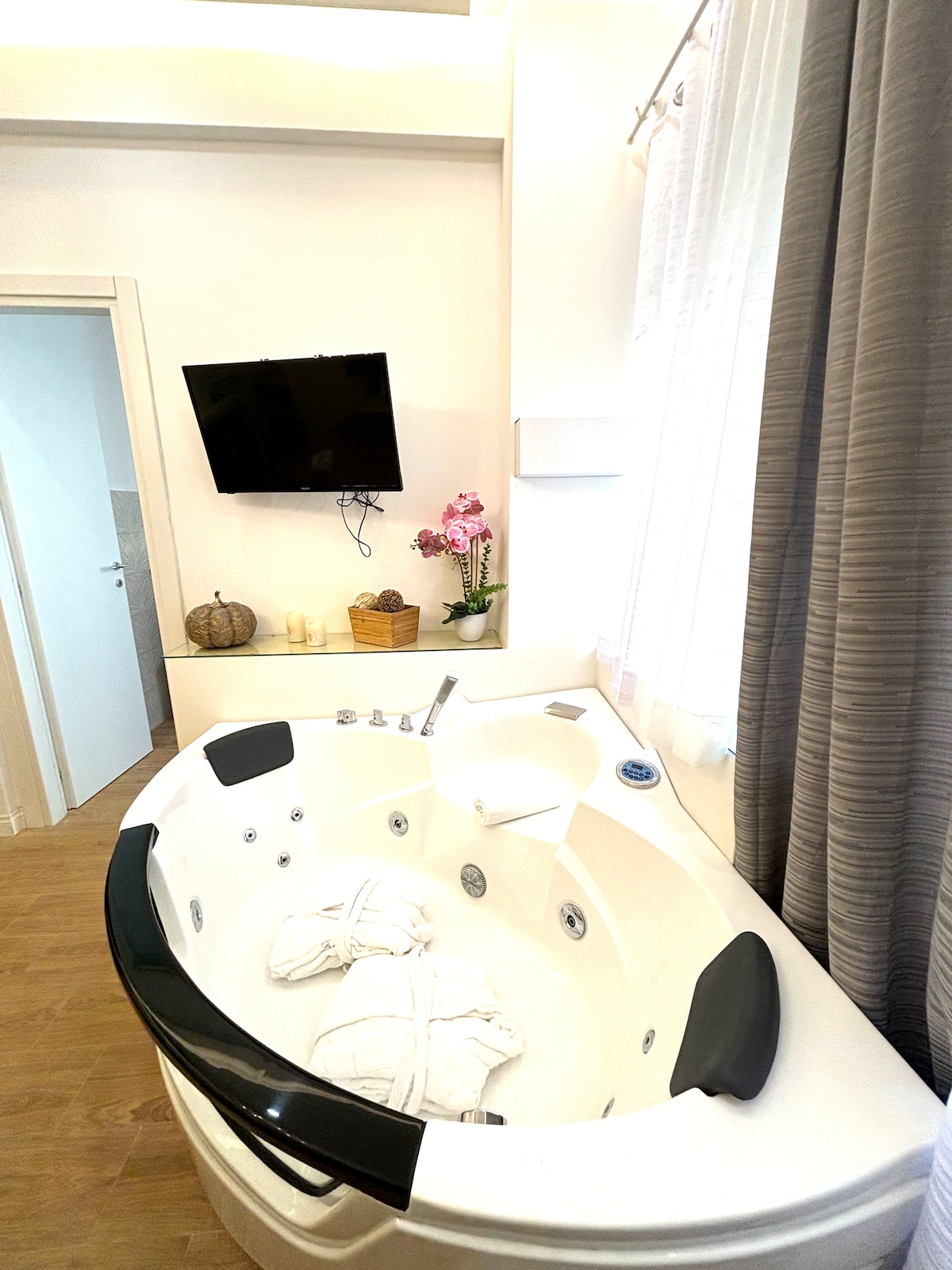 Room with Jacuzzi - Apartments for Rent in Rome, Lazio, Italy - Airbnb