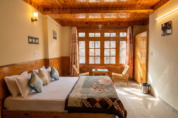 Spacious 2bhk Garden Suite In Manali - Manali