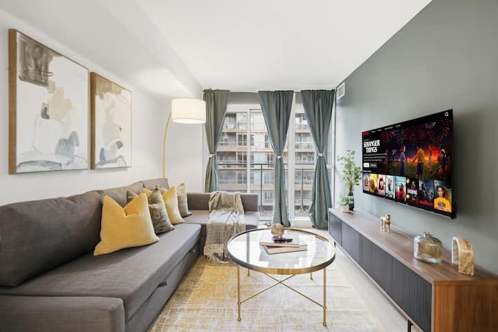 Upscale King Suite | Near Cn Tower | Free Parking! - Toronto