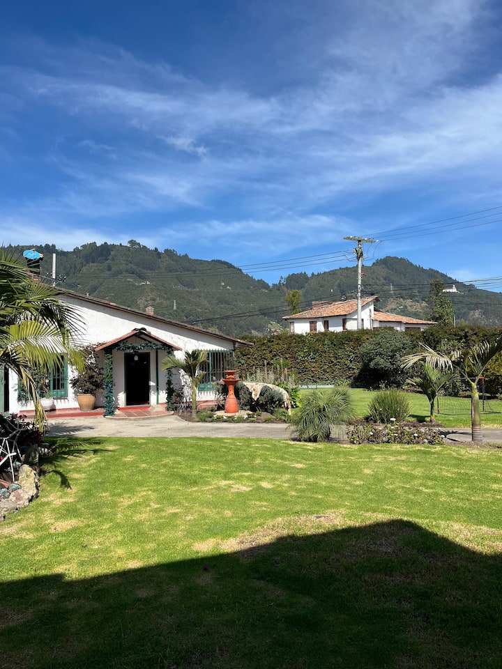 Finca Campestre Con Jardines Y Bbq En Chía - Chía