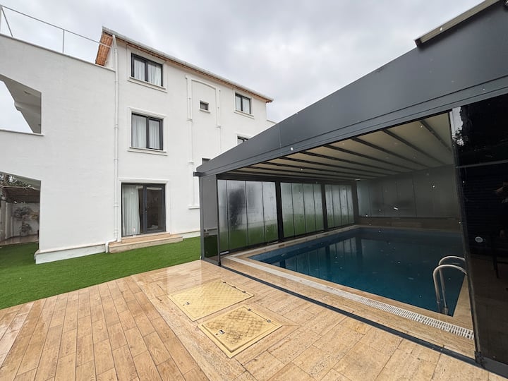 Isıtmalı Havuzlu Bahçeli Triblex Villa - Sahil