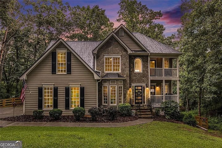 Private Lake House Retreat– 5 Br Flowery Branch - Flowery Branch, GA