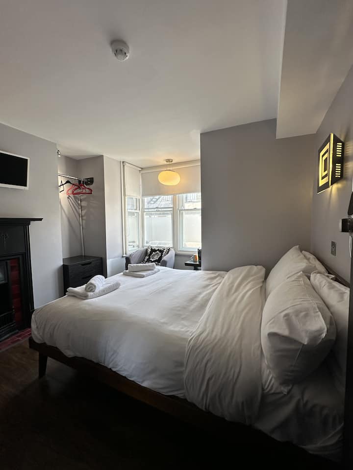Victorian Room Near The Sea | Guest And The City - Brighton