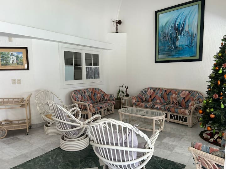 Gran Casa Con Alberca, Jardín Y Otras Sorpresas - Cuernavaca
