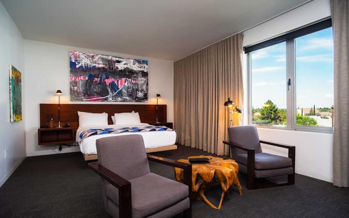 Relaxing Saint George Suite With Signature Tub - Marfa, TX