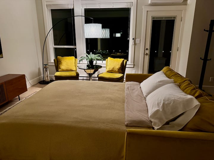 Peaceful Forest View Suite At Bear Mountain - Langford