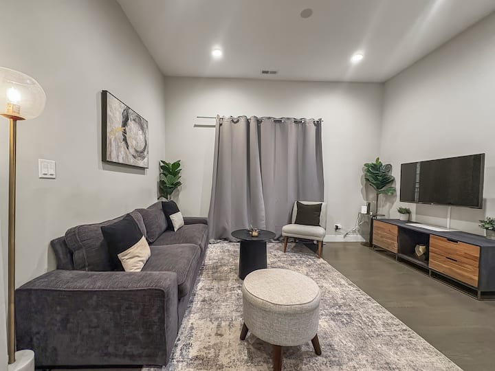 Convenient 2br Apt W/ In-unit Laundry - Chicago, IL
