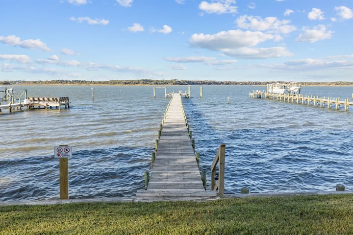 Soundfront Escape W/ Dock | Emerald Isle - Emerald Isle, NC