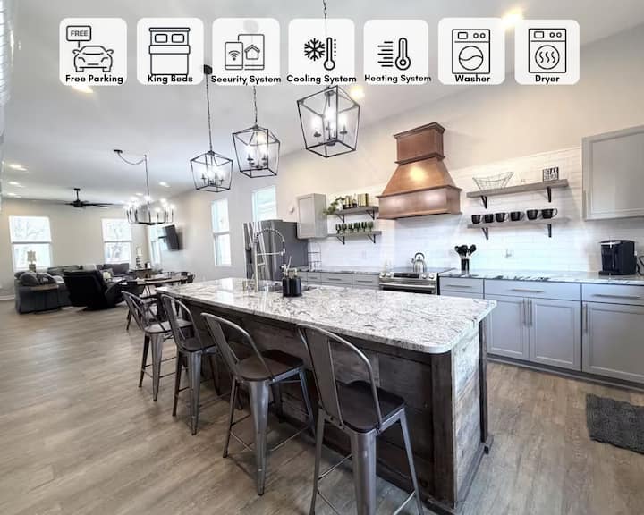 Near Downtown Indy, Mass Ave & Bottleworks - Indianápolis, IN