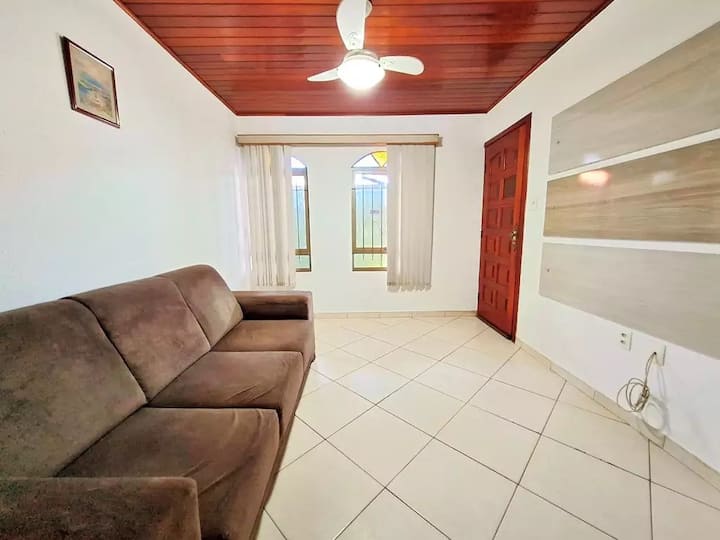 Quarto Com Cama De Casal E ÓTima Localização. - Araras