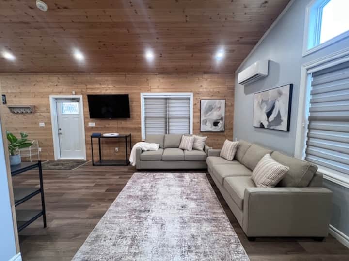 Greenview Getaway - Chatham-Kent