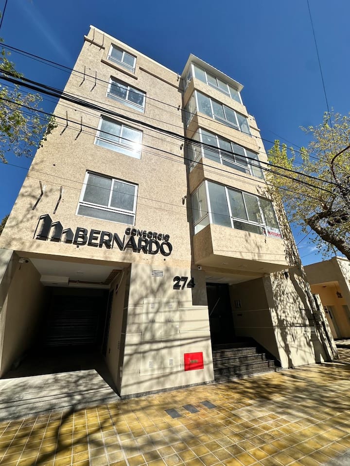 Departamento 1 Dormitorio Céntrico Con Cochera. - San Juan, Argentina