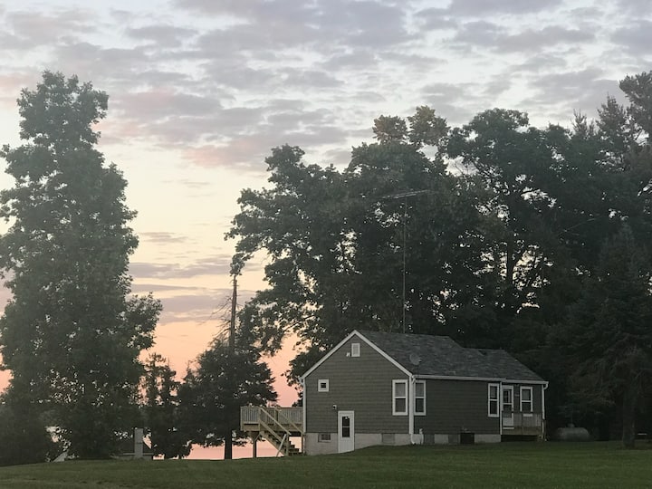 Farmhouse + Rustic Cabin Getaway - Palisade, MN