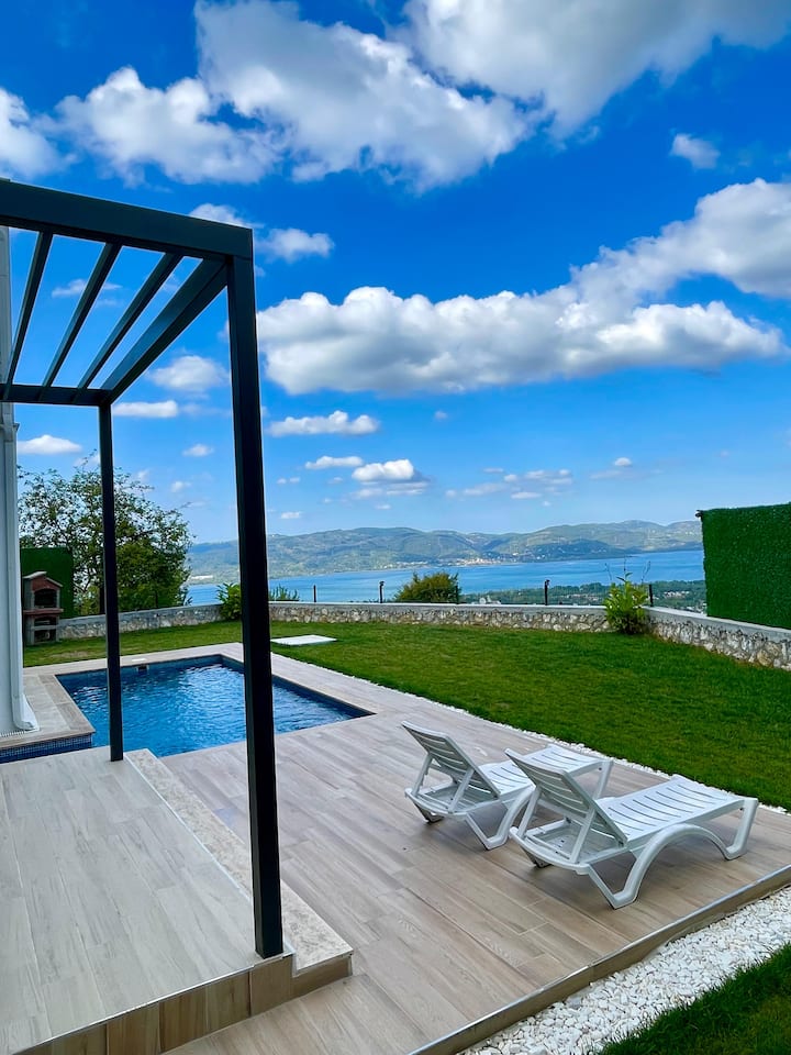Sapanca’da Eşsiz Göl Manzaralı 4+2 Lüks Villa - Kocaeli