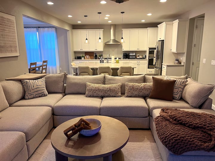 Luxury Family Retreat W/ Game Room - Castle Rock, CO