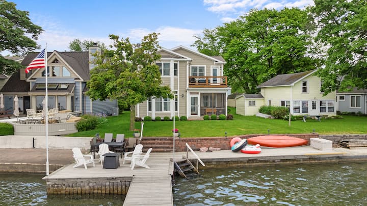 Shep's Lake House: Large Family Retreat! - Canandaigua, NY