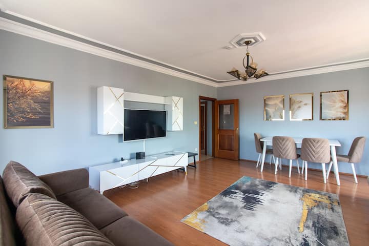 A Bright & Airy 3br Retreat In Central ŞIşli - Istanbul