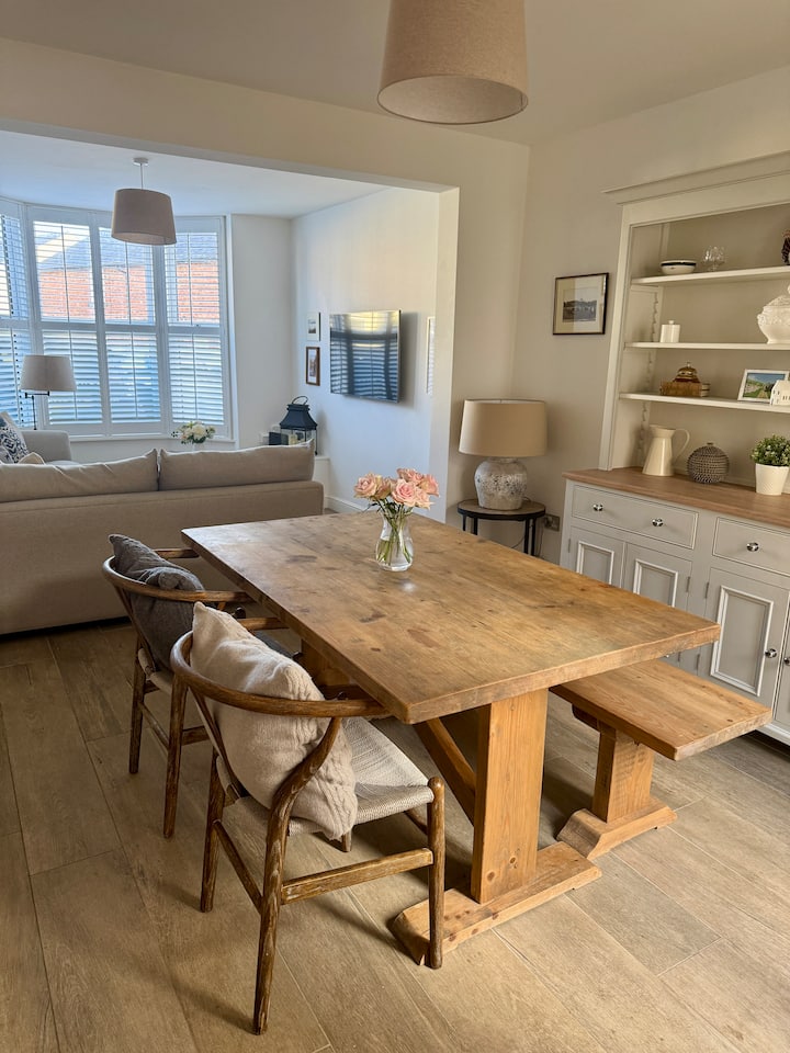 Cosy Modern Harrogate Townhouse With Parking - Harrogate