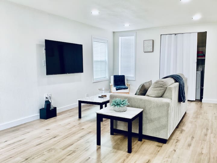 Kemah Board Walk Bungalow-free Wi-fi, Free Parking - League City, TX