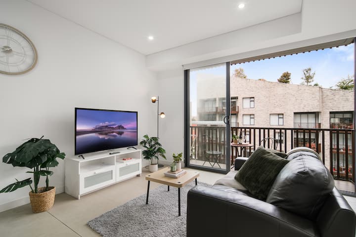 Designer 1br Apt | Rooftop Oasis & Fast Cbd Access - Rosebery