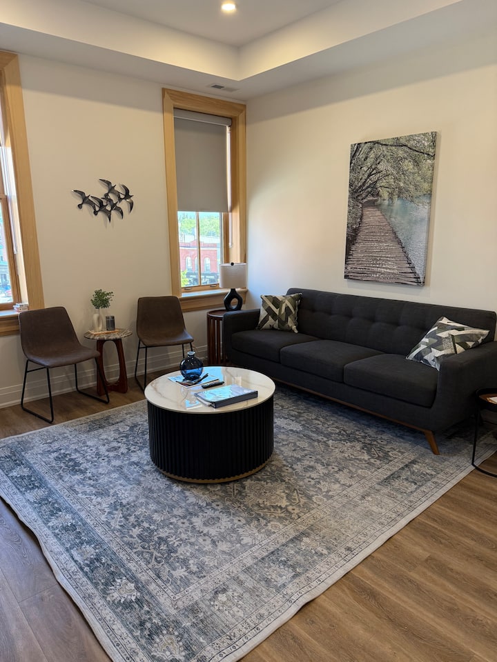 Downtown Stratford-blowes Inn Suite 3c:2 Bedrooms - Stratford