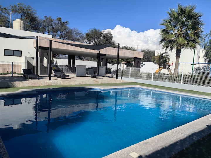 Work & Play: Alberca Y Confort En Zona Privada - León