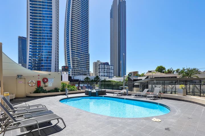 Surfers Paradise Oasis • Pool • Walk To Beach - Gold Coast