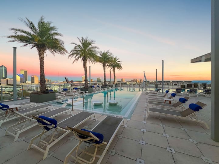 Guest Favorite! 8th Floor Luxe King Suite Petok - Jacksonville, FL