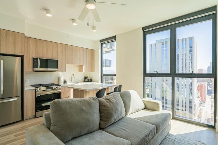 Modern Studio With Pool & Exciting Amenities - Phoenix, AZ