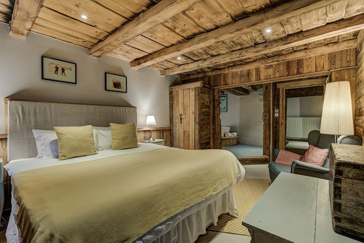 Charming Master Bedroom In A Beautiful Chalet - Saint-Gervais-les-Bains