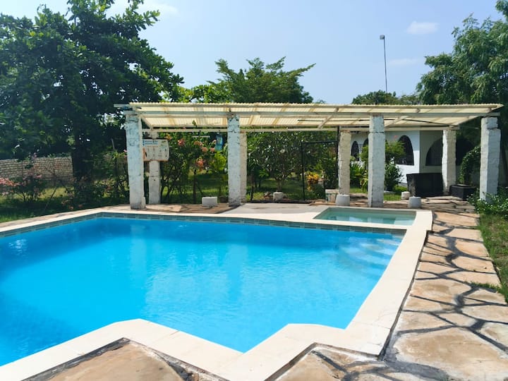 4 Bedroom Get Away Beach House With Pool - Diani Beach