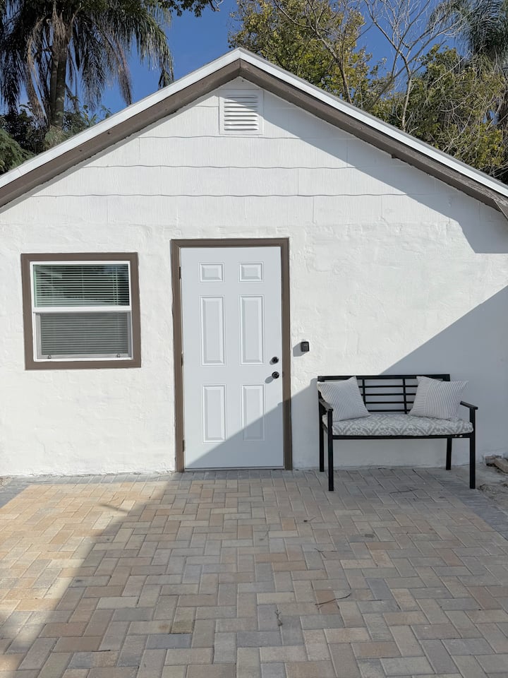 New! Saint Pete Getaway! - Pinellas Park, FL