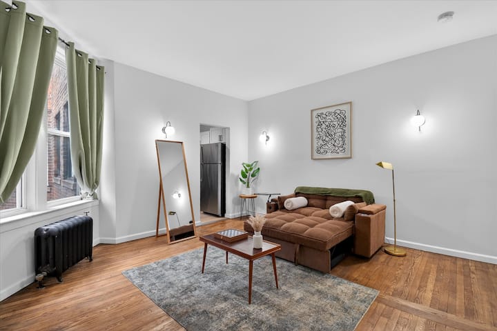 The Downtown Gem - Detroit, MI