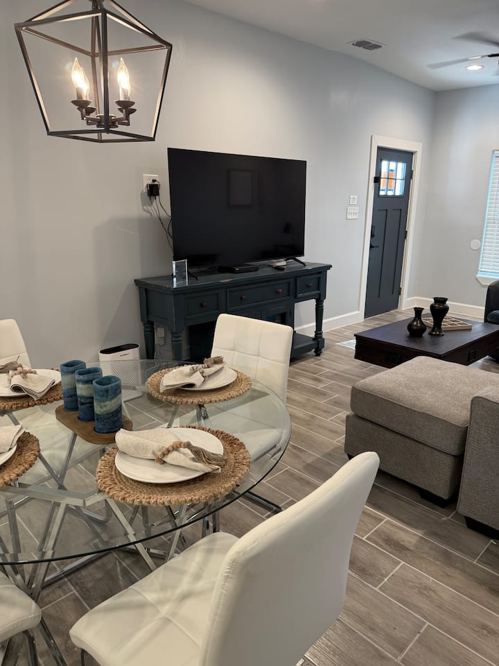 Villa At Gustavus - Laredo, TX