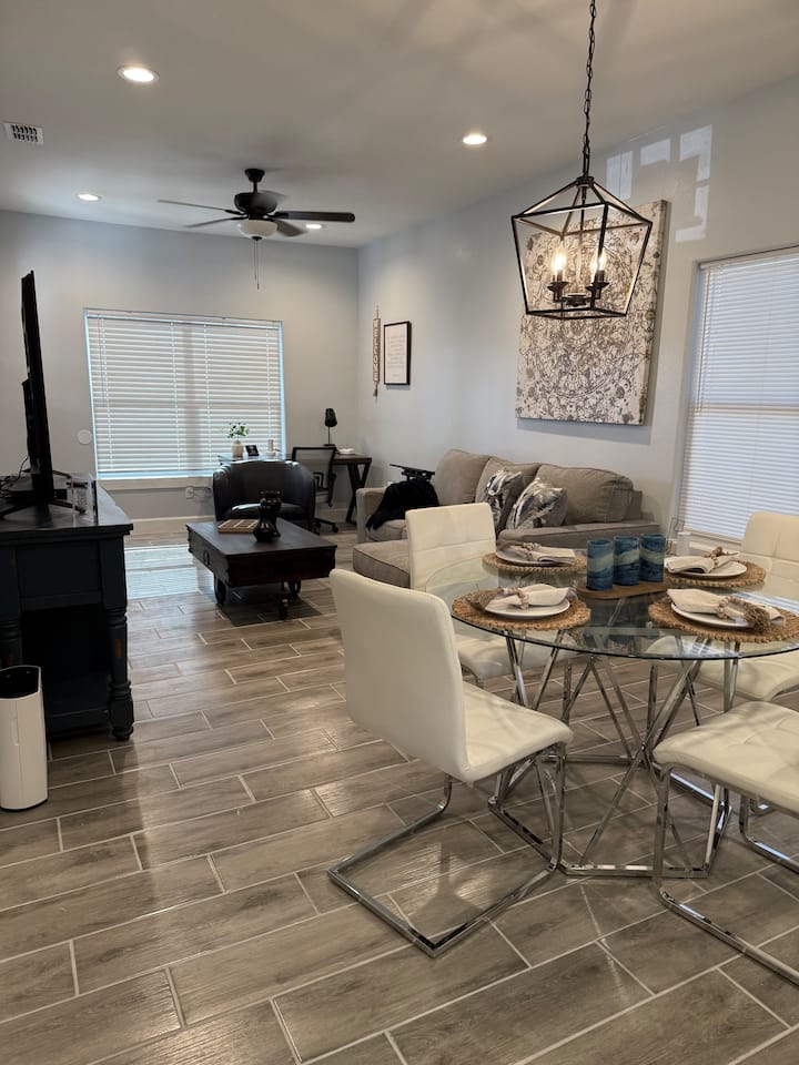 Villa At Gustavus - Laredo, TX