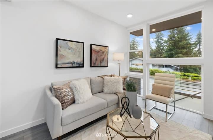 Modern Townhome | Rooftop Deck | 15 Mins Downtown - Shoreline, WA