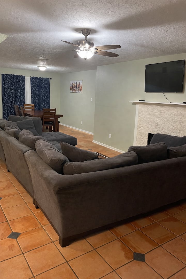 A Little Bit Of Texas | Cozy Western Retreat - Deer Park, TX