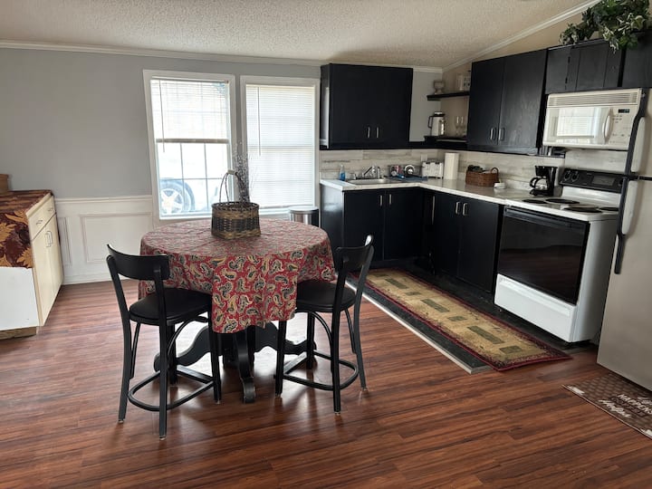 Country Acres, Suite 2 - City Scape Winery, Pelzer