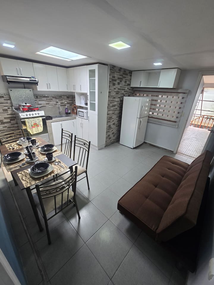 Departamento Cómodo En Centro Histórico De Cuenca - Cuenca