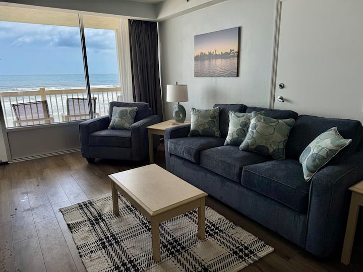 Oceanfront Condo W/spectacular Sunrises Pool Open - Daytona Beach, FL