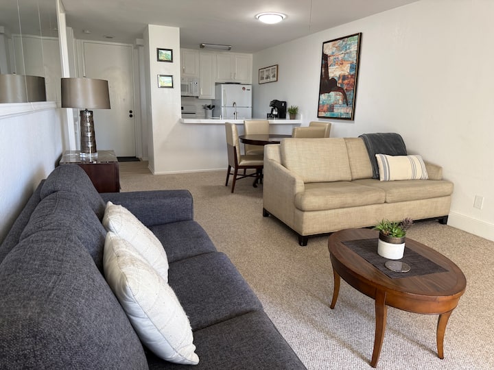 Garden-view Beachside Resort Condo - オーシャンサイド, CA