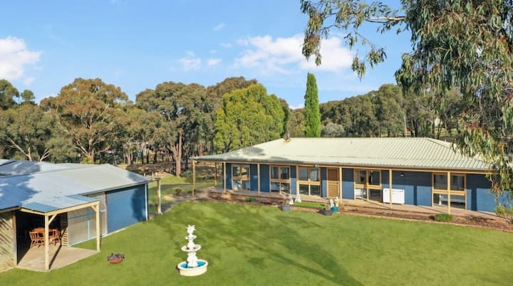 Private Country Retreat | Family Getaway | Firepit - Stawell
