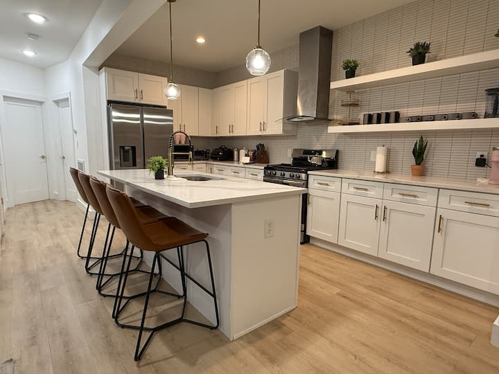 Modern 3br Home | Chic & Cozy | 30 Min Nyc Access - Jersey City, NJ