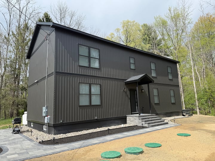 Brand New Construction 7bd-3b Minutes From Track - Saratoga Springs, NY