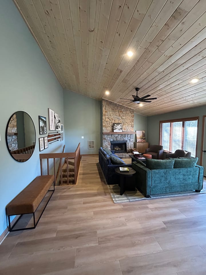 Walk To Slopes | Private Club Access | Sleeps 12 - Beech Mountain, NC