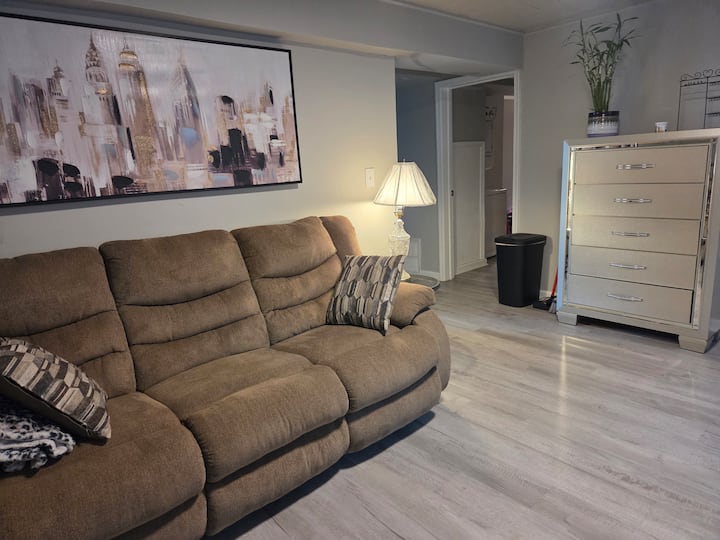 Charming 2br Lower Suite W/ Laundry - Richmond, VA