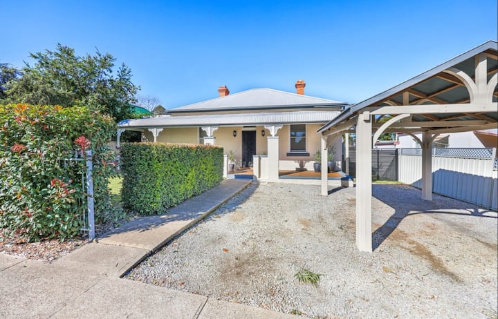 Home In East Tamworth - Tamworth