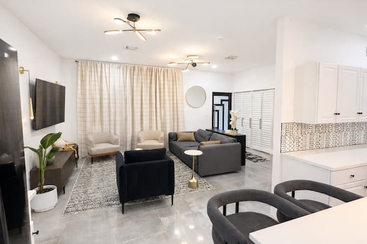 Modern 3br Retreat • 5 Mins To Hard Rock Stadium - Miami Gardens, FL